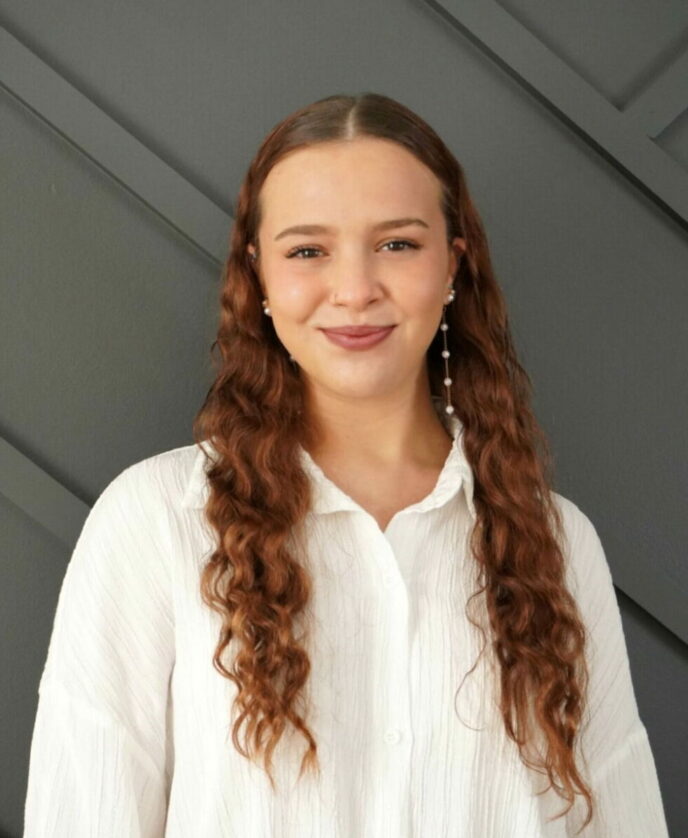 Madison Elizabeth McMahon: Breaking Free from Hollywood Legacy - RafaMags